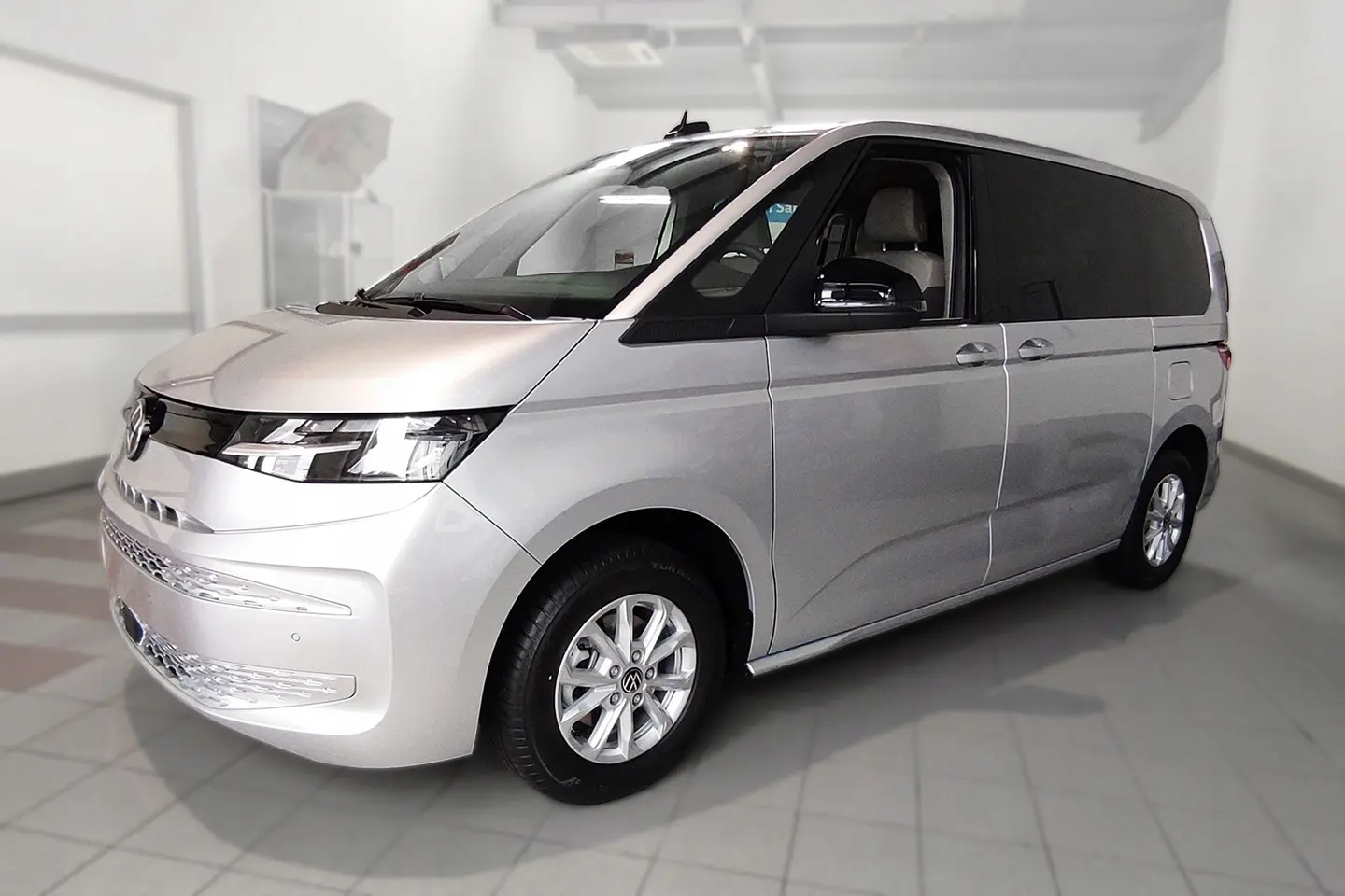 Bakfangerbeskytter Silver Mirror VW T7 Multivan 2021 -> | Geparden.no
