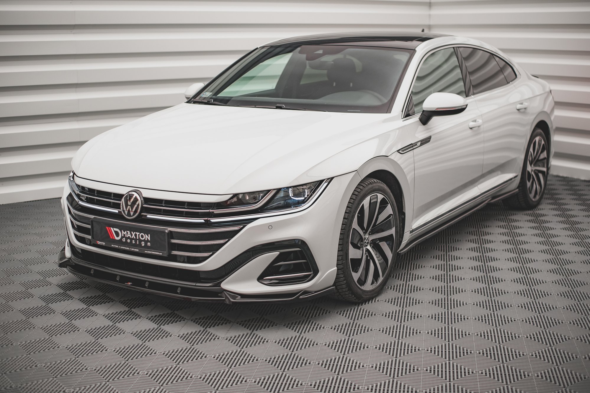 Frontspoiler VW Arteon R-Line Facelift 2020-> | V.1 Glossy Black ...