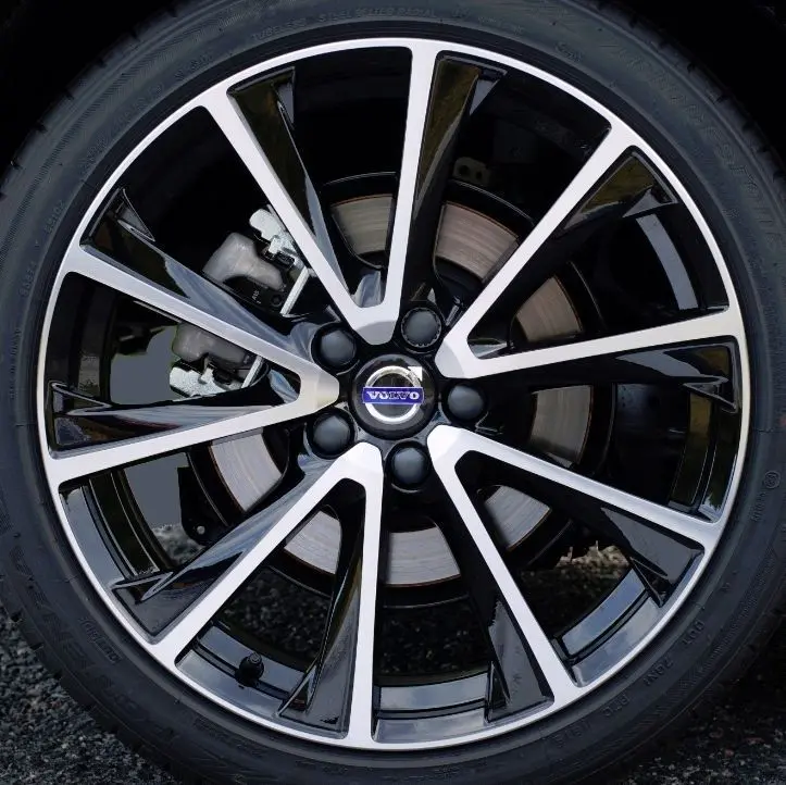 Senterkopper Volvo Tech Black - 4 stk. | Geparden.no