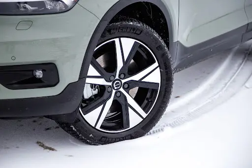 Senterkopper Volvo Tech Black - 4 stk. | Geparden.no