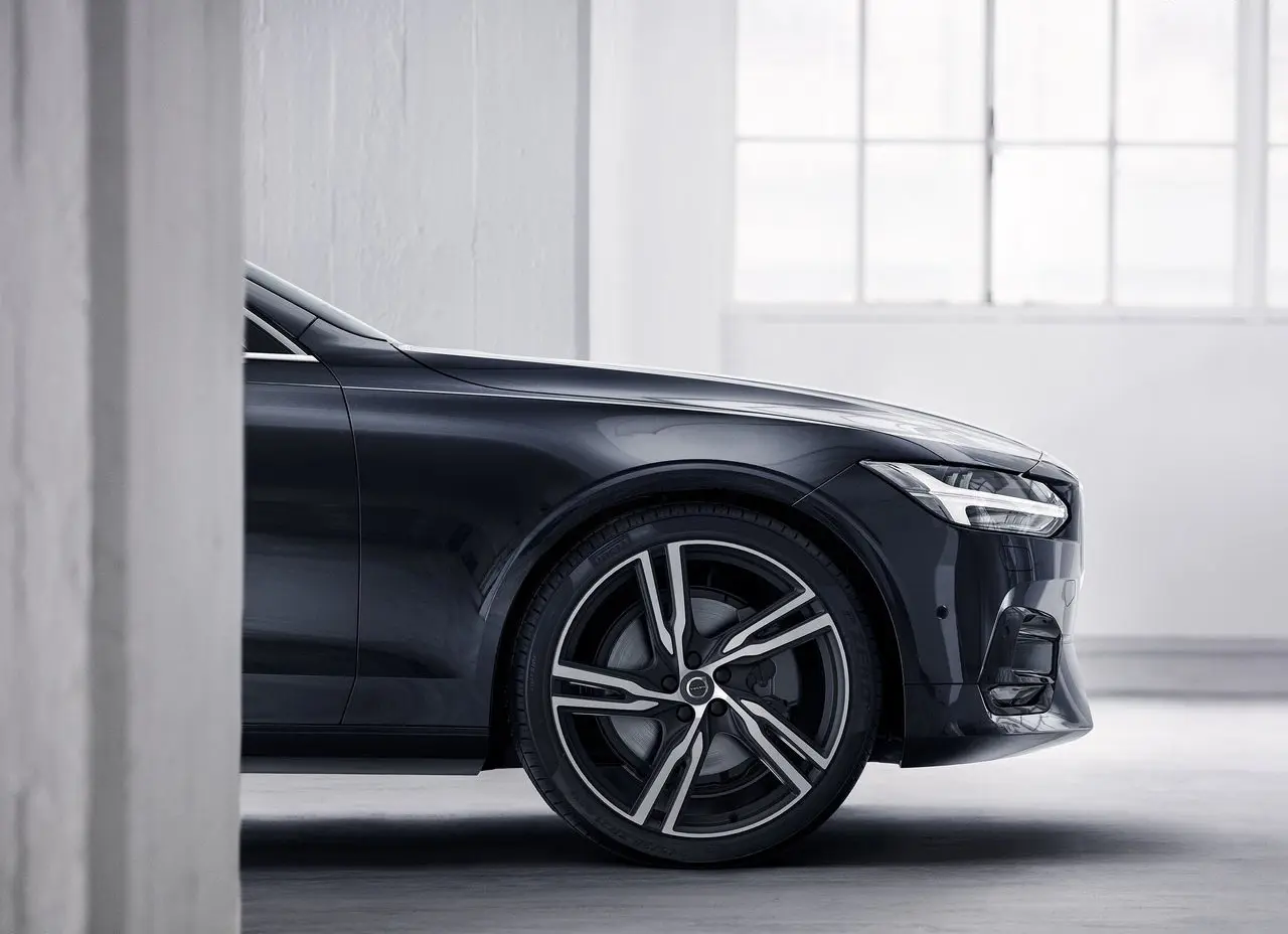 Senterkopper Volvo Tech Black - 4 stk. | Geparden.no