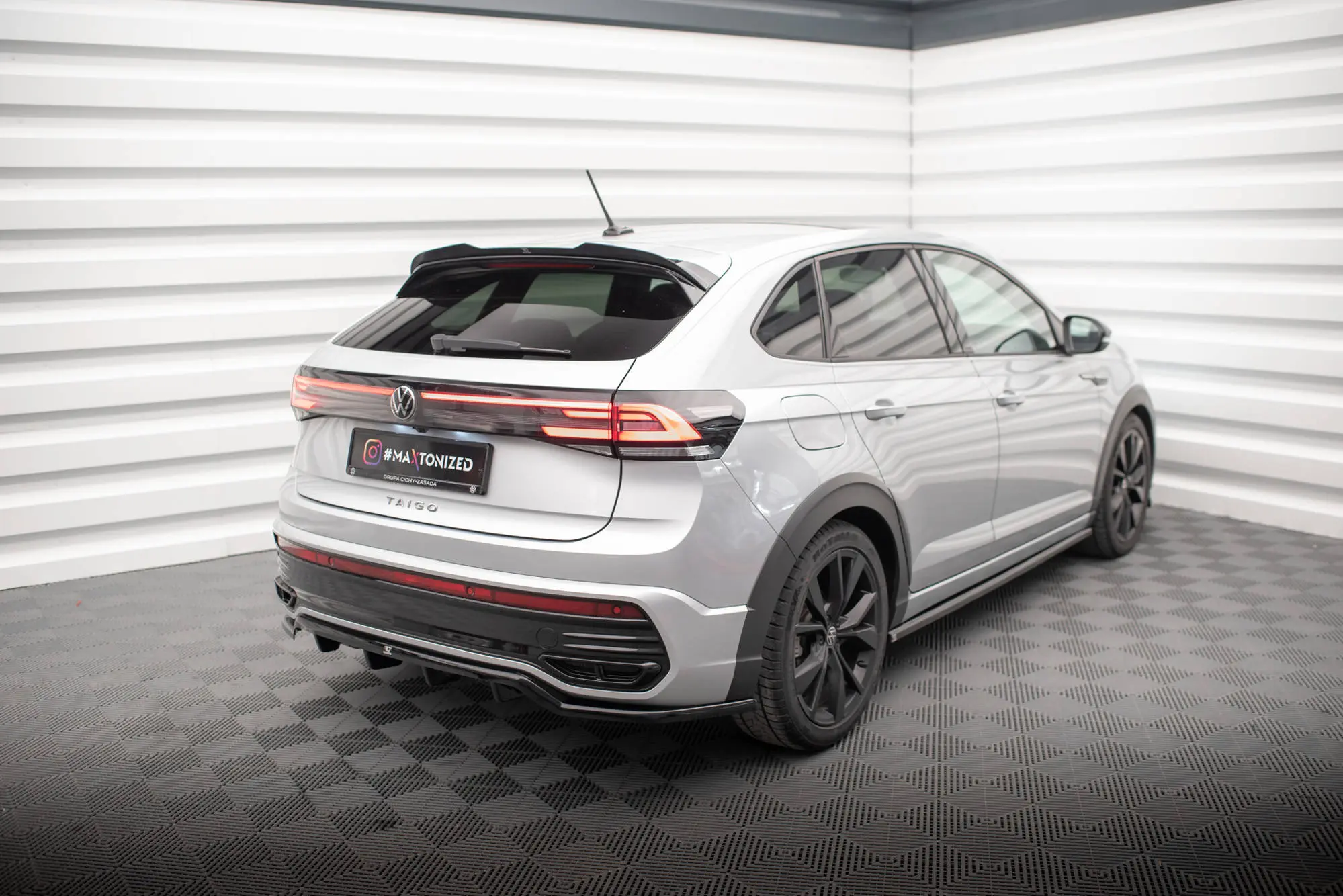 Takspoiler VW Taigo R-Line 2021-> | Glossy Black Edition | Geparden.no